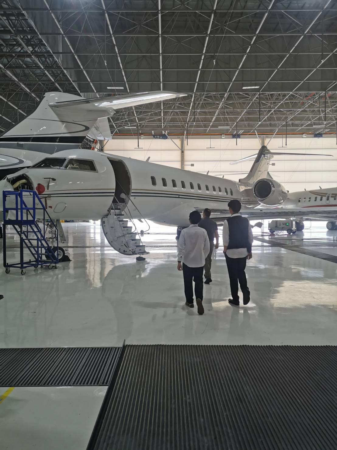 3rd year IDDP students visit aerospace industry in Singapore. – iddp